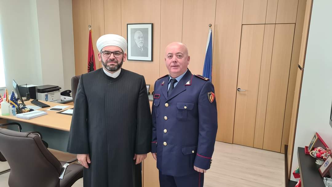 Myftiu i Shkodrës Imam Muhamed Sytari takon drejtorin e ri të policisë ...